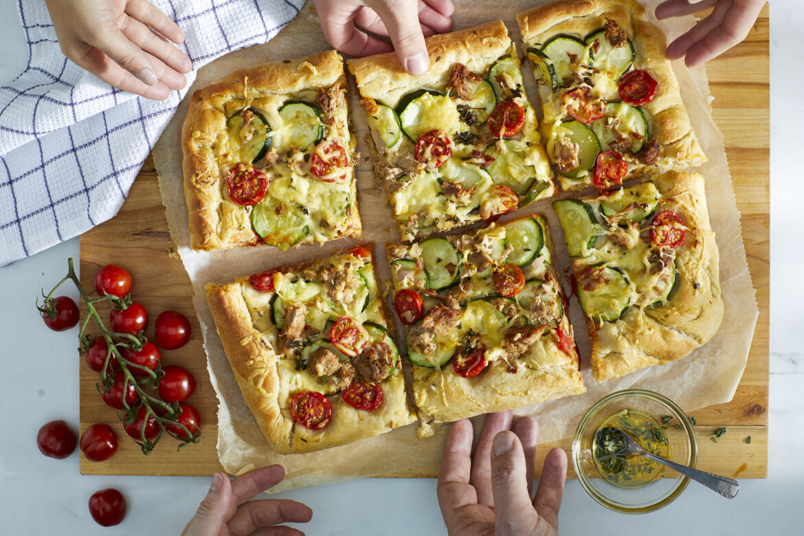 Plaatpizza met tonijn en kaas - Melkan